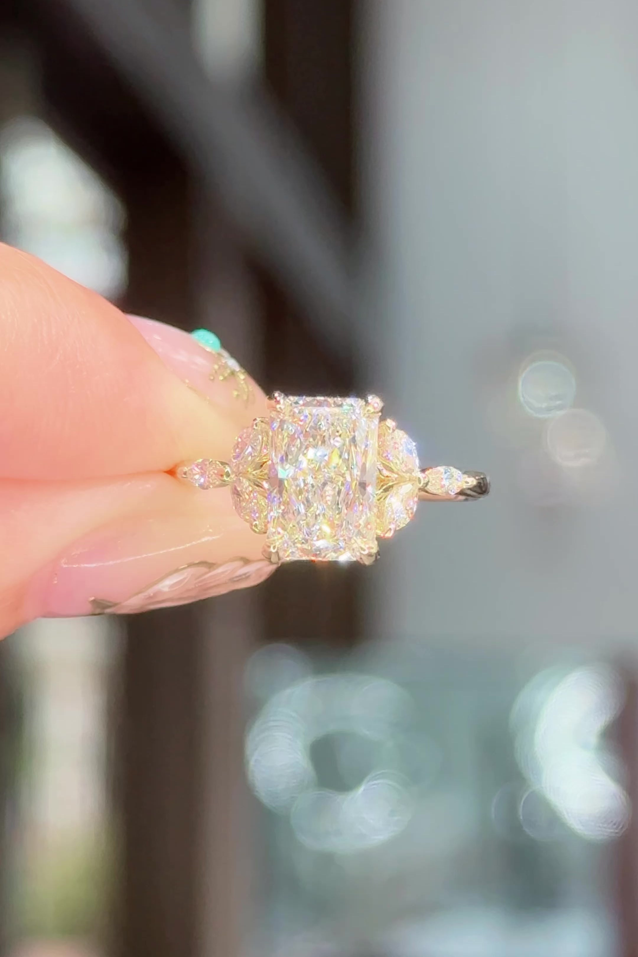 2.00ct D VVS2 Radiant Lab Diamond Amber